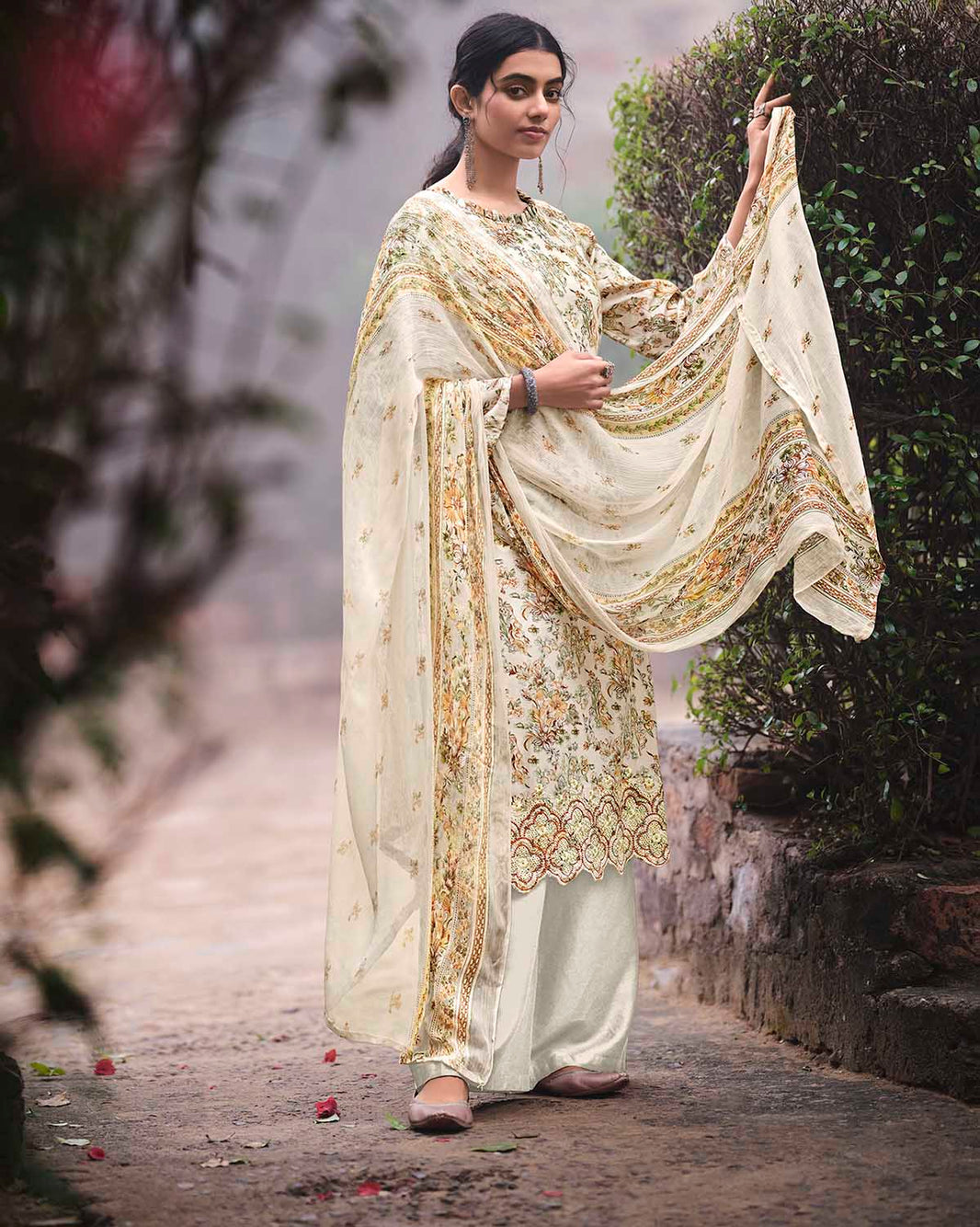 Buy Unstitched Suits Dress Materials for Women Online – Stilento